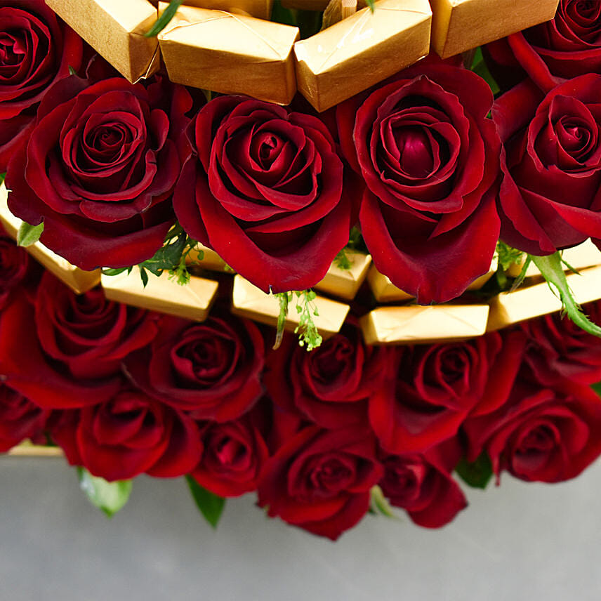 Online Red Roses and Chocolates Gift Delivery in UAE - FNP