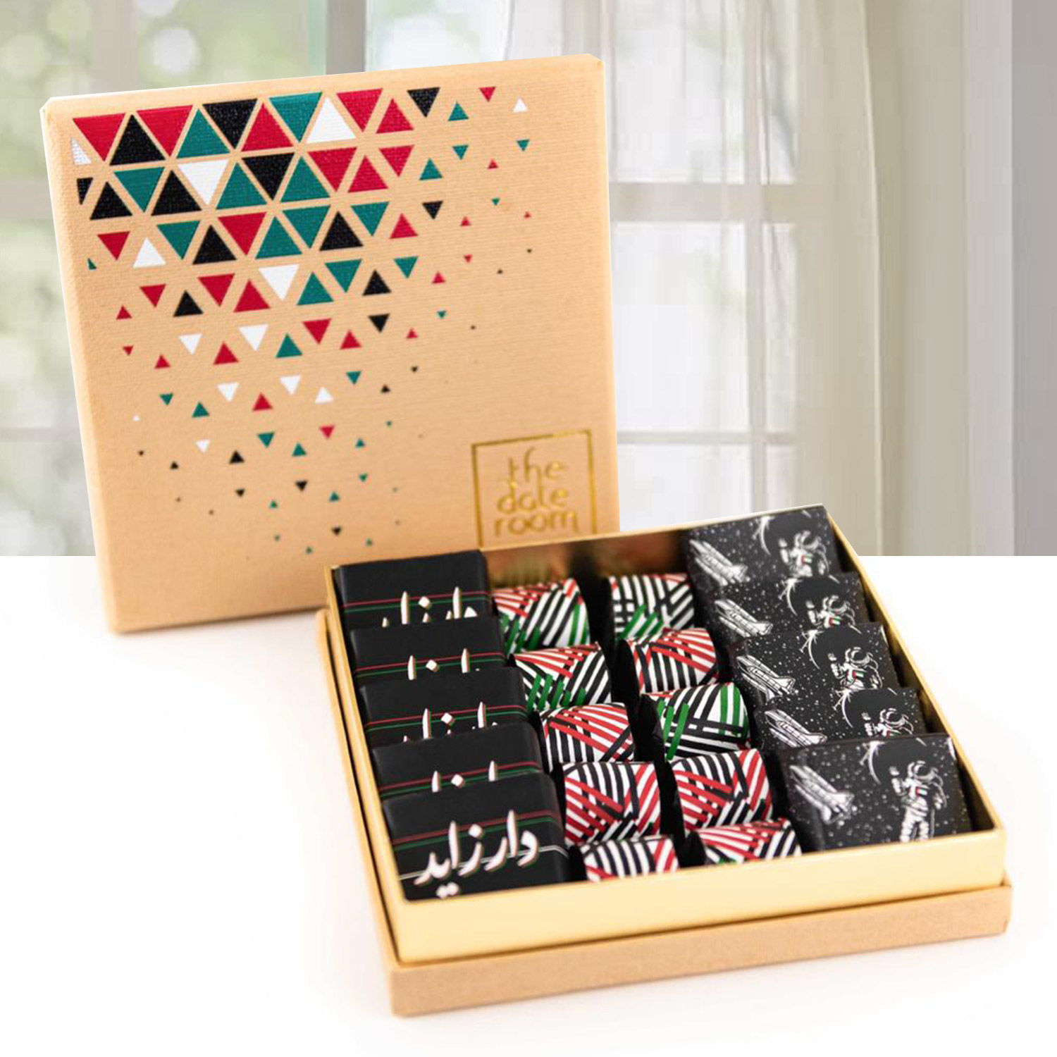 Online National Day Raffia Box Medium Gift Delivery in UAE - FNP