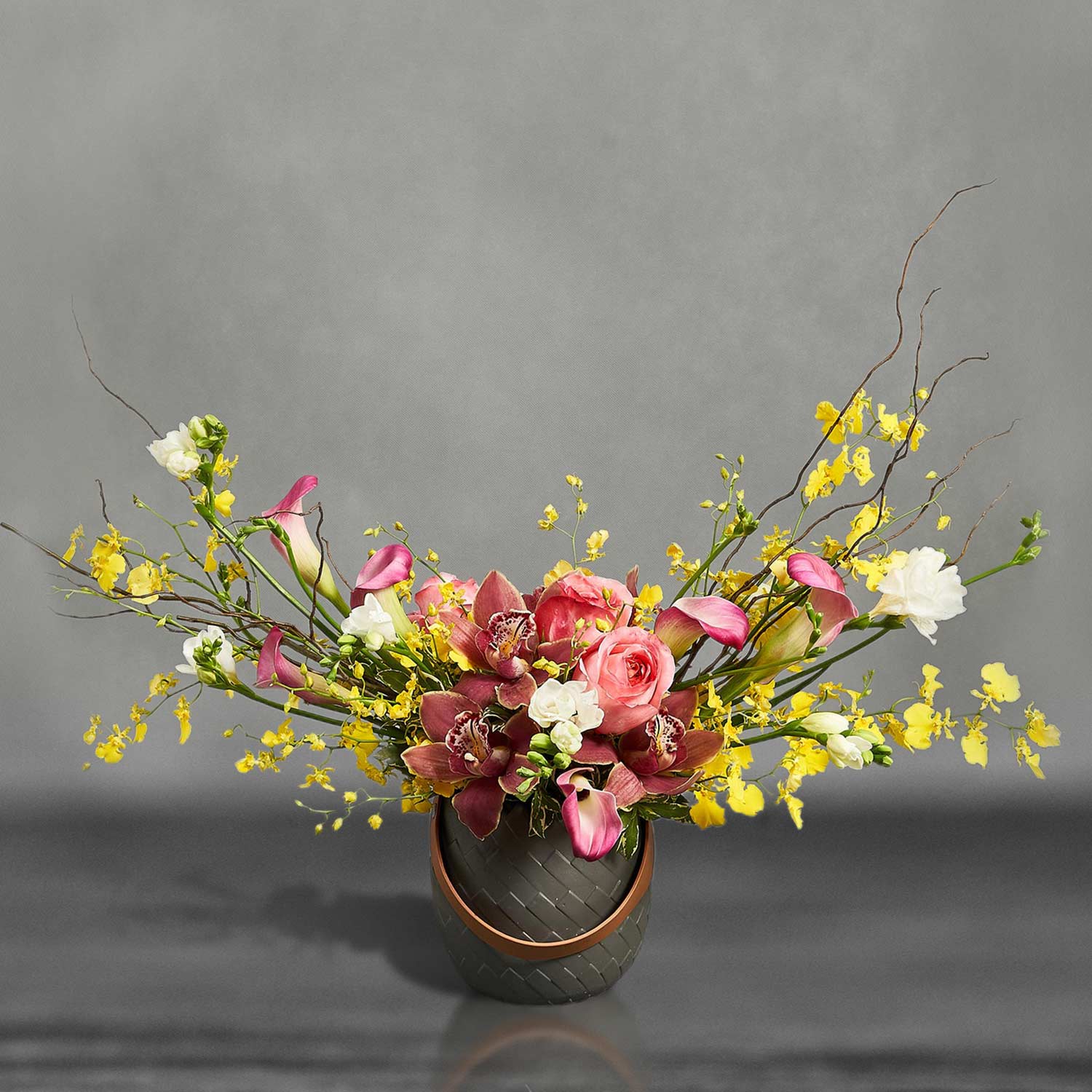 Online Exquisite Floral Beauty Gift Delivery in UAE - FNP