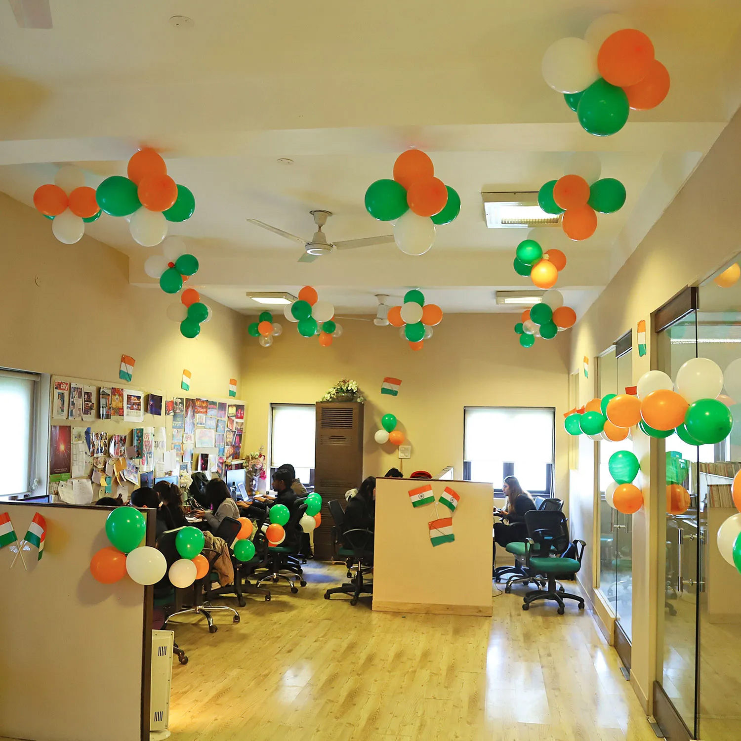 Online Indian Independence Day Decoration Gift Delivery in UAE - FNP