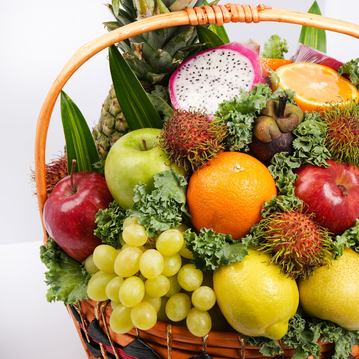 أون لاين سلة خشبية تحتوي على تشكيلة فواكه لذيذة على شكل باقة ورد توصيل ...