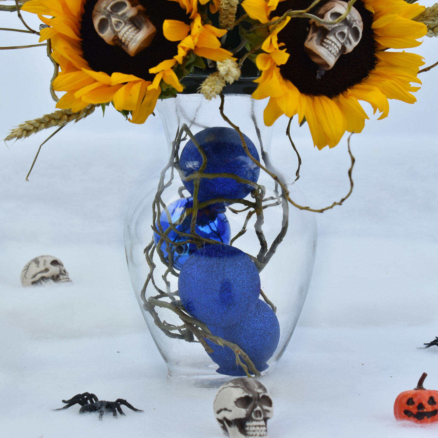 أون لاين Ghost Flower Arrangement توصيل هدايا في UAE - FNP